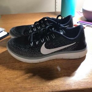Nike - Gently used Nike shoes. from Sydney's closet on Poshmark